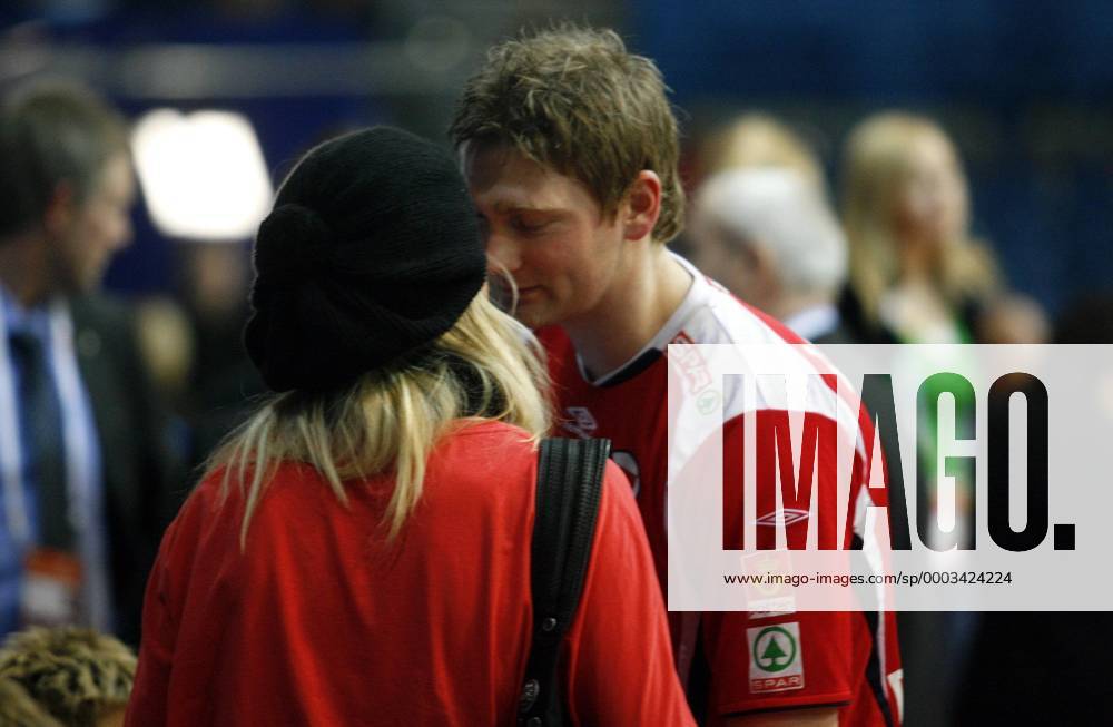 Jan Thomas Lauritzen im Gespräch mit seiner Freundin - Handball ...