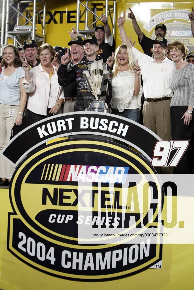 Kurt Busch gewinnt die Nascar Nextel Cup Series 2004, daneben seine ...