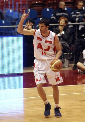 Dusan Vukcevic am Ball Basketball Herren History Cup 2005, Serie A, 1 ...