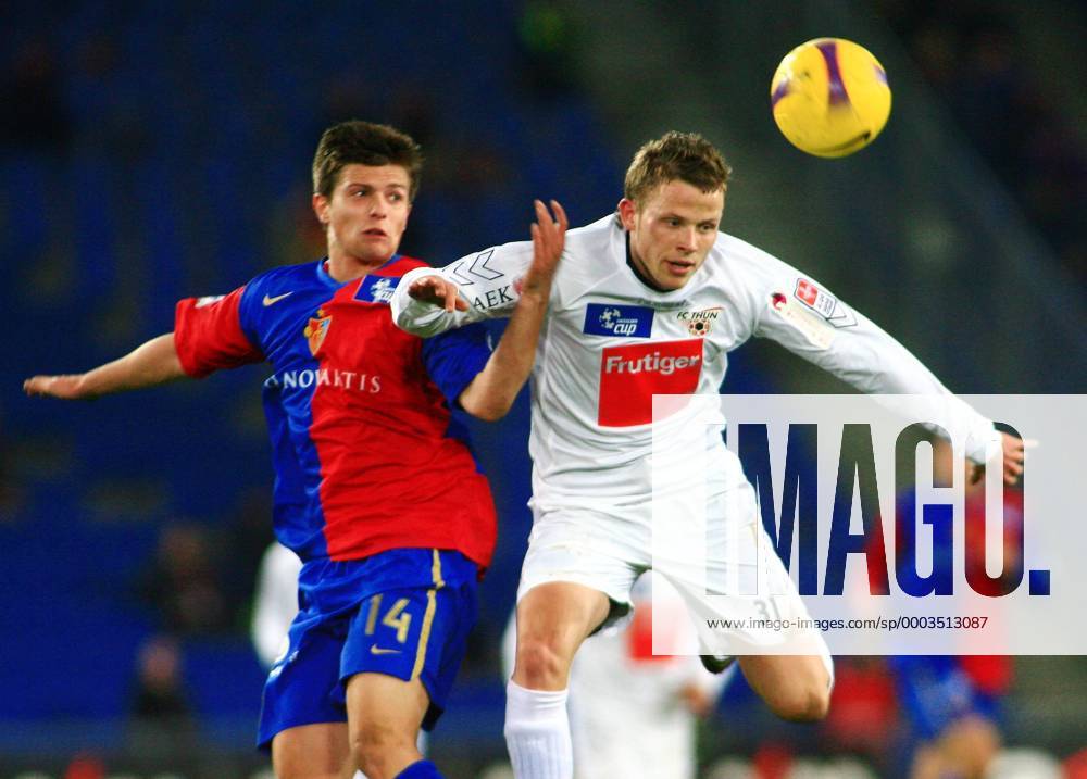 Valentin Stocker (Basel, li.) gegen Stefan Glarner (Thun) Fußball ...