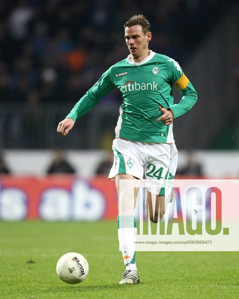 Tim Borowski (Bremen) am Ball Fußball EC 3 Herren UEFA Cup 2007 2008 ...