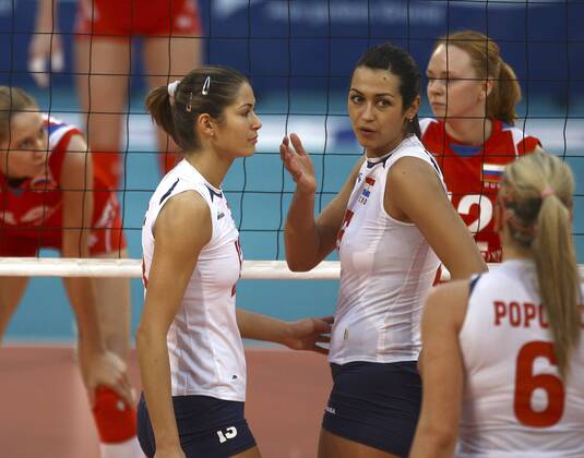 Marina Katic und Mirela Delic jubeln Volleyball Länderspiel Damen ...
