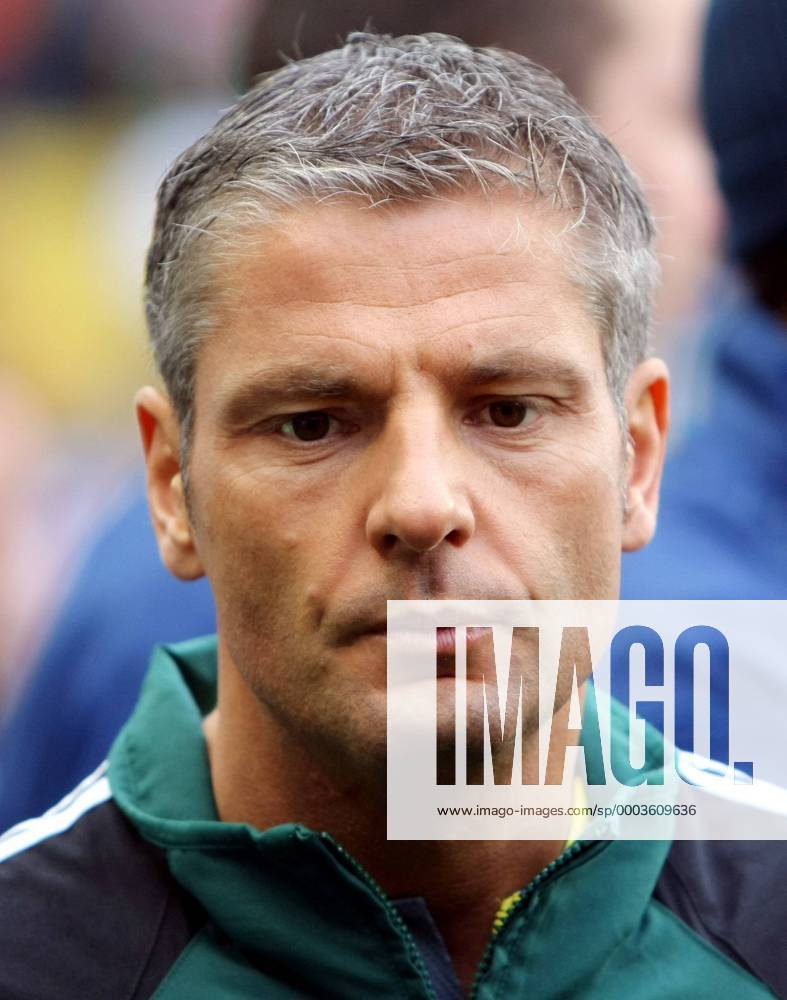 Schiedsrichterassistent Bernhard Brugger (Österreich) - Fußball EC 3 ...