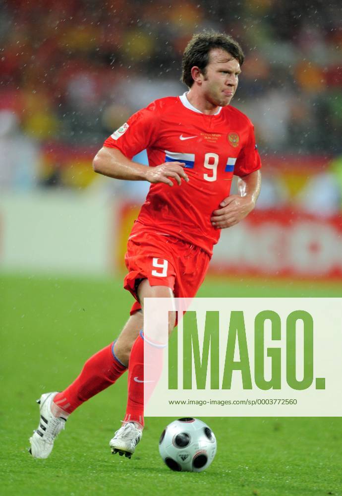 Ivan Saenko am Ball Fußball EM Herren EURO 2008, Länderspiel ...