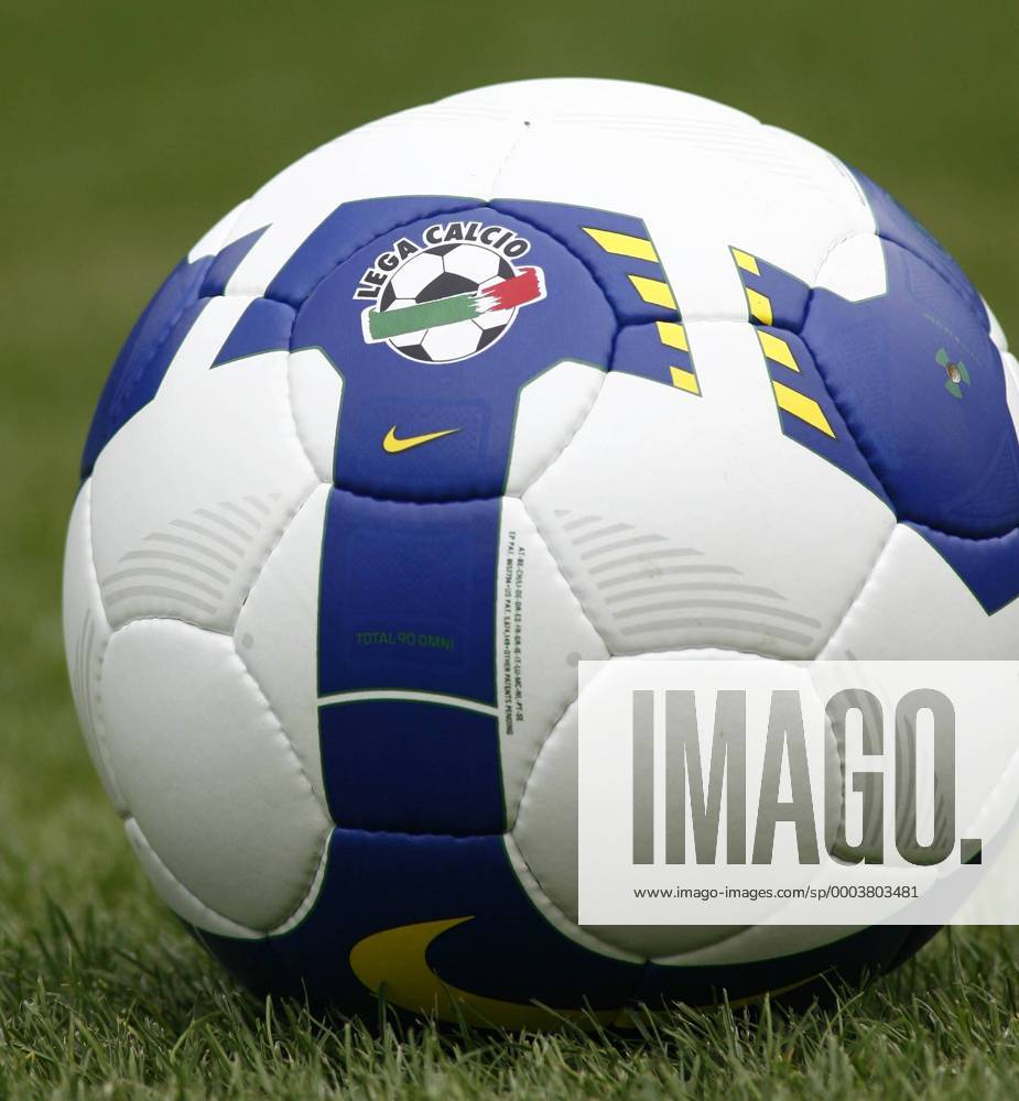Nike Ball Total 90 Omni - offizieller Spielball der Lega Calcio 2008 ...