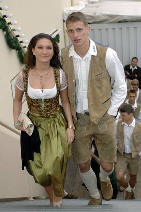 Lars Bender mit Freundin auf dem Münchner Oktoberfest 2008 Fußball 2 ...