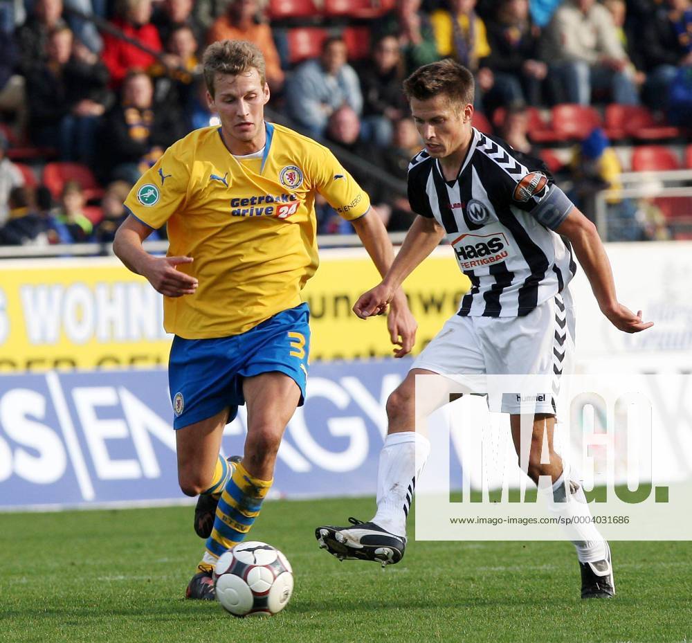 Marc Pfitzner (Braunschweig, li.) gegen Sebastian Wolf (Burghausen ...