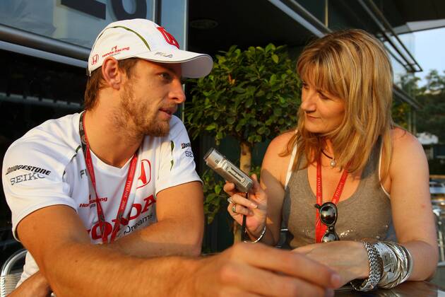 Jenson Button im TV Interview mit ITV Reporterin Louise Goodman - Motorsport Grand Prix Herren