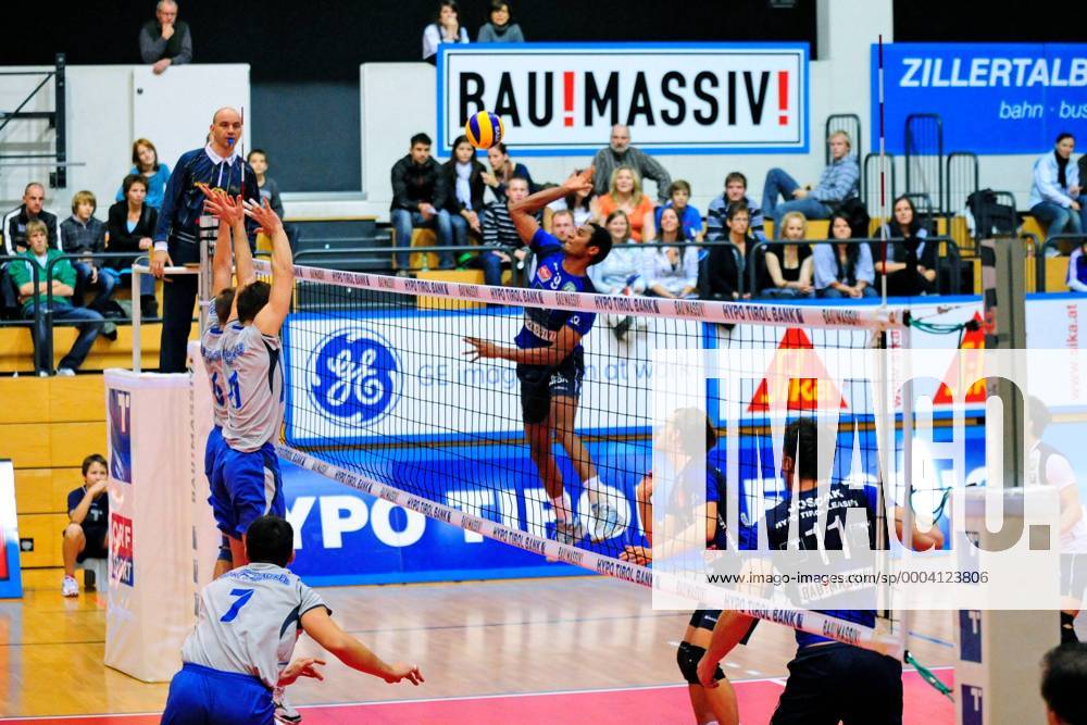 Paulo Victor Costa Da Silva (Innsbruck, Mitte) am Ball - Volleyball ...
