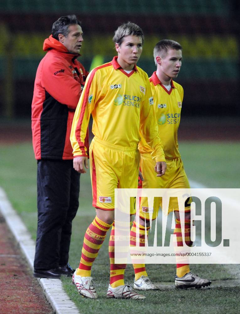 Trainer Uwe Neuhaus (li.) mit Ludwig Lippold (Mitte) und Steven Jahn ...