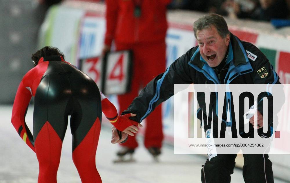 Bundestrainer Stephan Gneupel gratuliert Daniela Anschütz Thoms ...