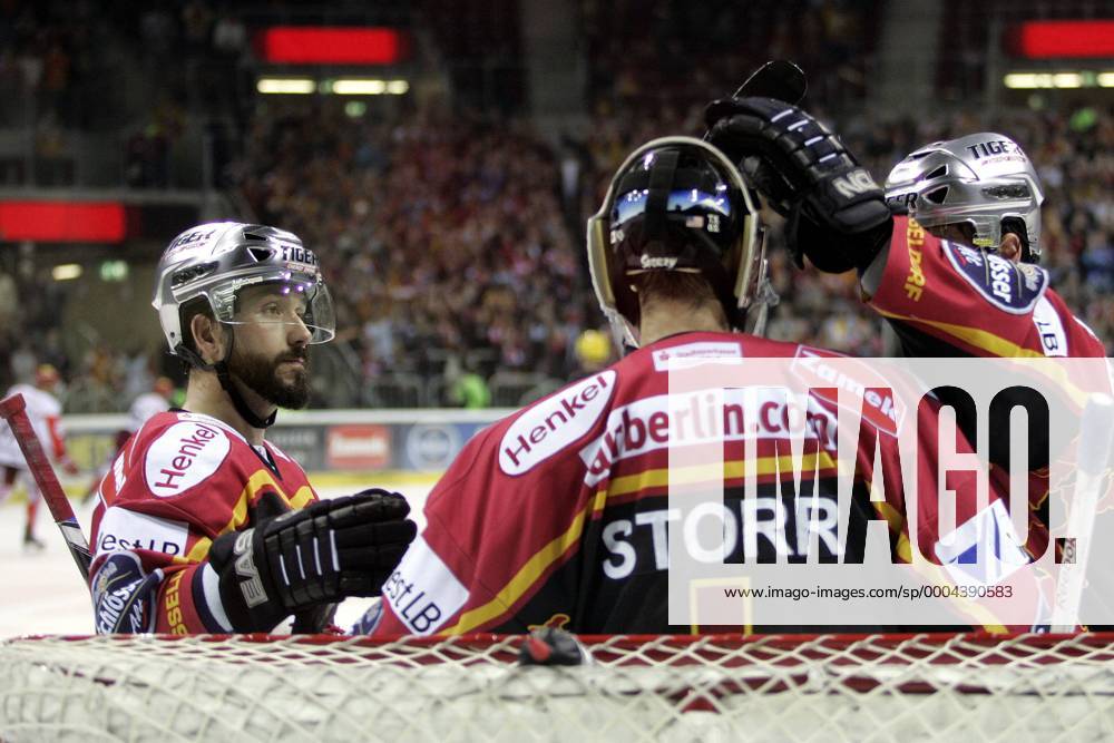 Brandon Reid (li.) und Torwart Jamie Storr (beide Düsseldorf ...