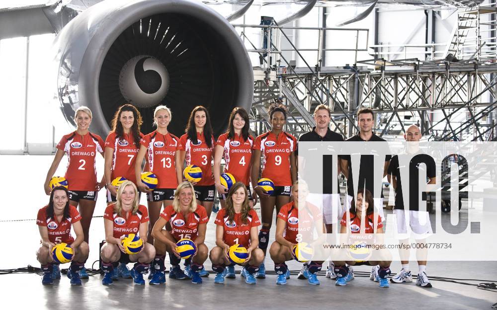 Kader Dresdner SC, hi.v.li.: Mareen Apitz, Stephanie Kestner, Saskia ...