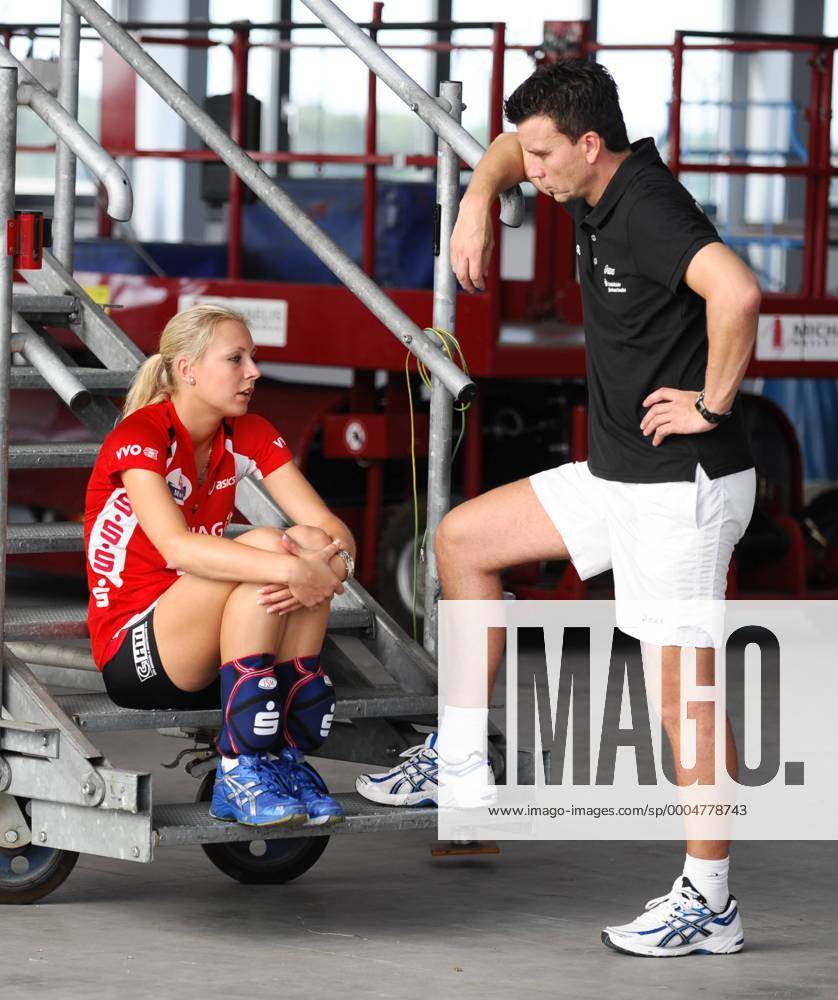 Saskia Hippe (li.) und Trainer Alexander Waibl (beide Dresdner SC ...