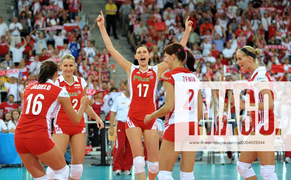 In the picture: JOANNA KACZOR ( 17), ALEKSANDRA JAGIELO ( 16) and ...