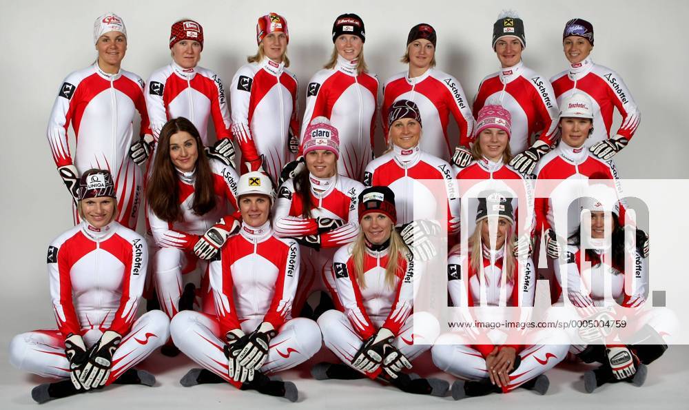 Hi.v.li.: Kathrin Triendl, Andrea Fischbacher, Karin Hackl, Alexandra Daum, Simone Streng, Kathrin