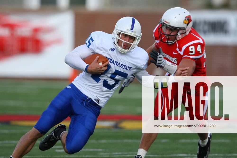 Oct 17,2009:. Indiana State s Quarterback Ryan Roberts (15) gets ...