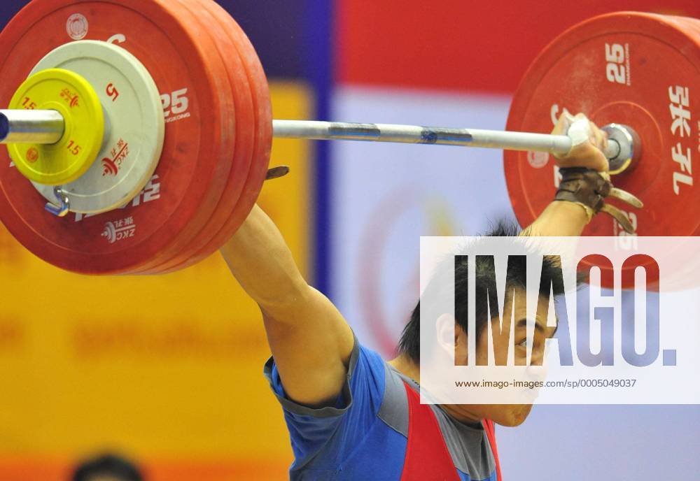 Yang Zhe from Shandong competes during the men s 105kg final of weight ...