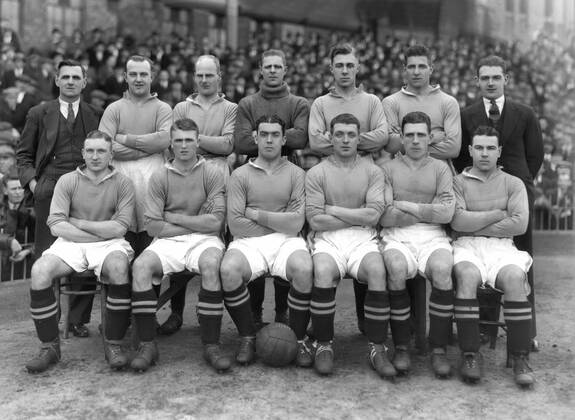 Everton team group 1931 1932 season Back row : L to R. T.Cook (Trainer ...