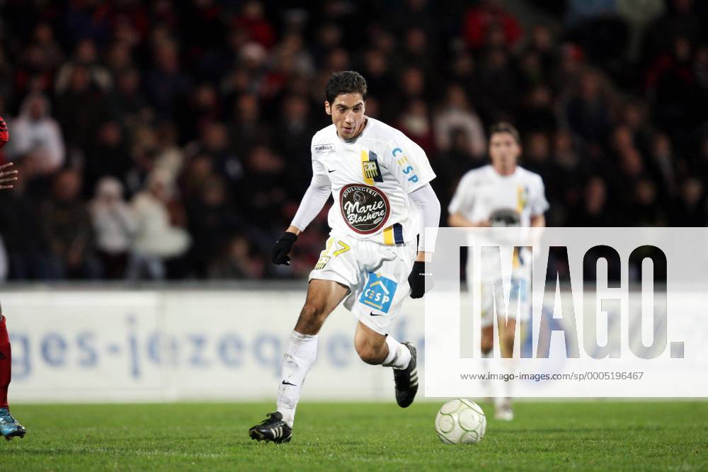 Thomas Ayasse - EA Guingamp EAG (rot) - AC Arles (weiß) - Ligue 2 ...