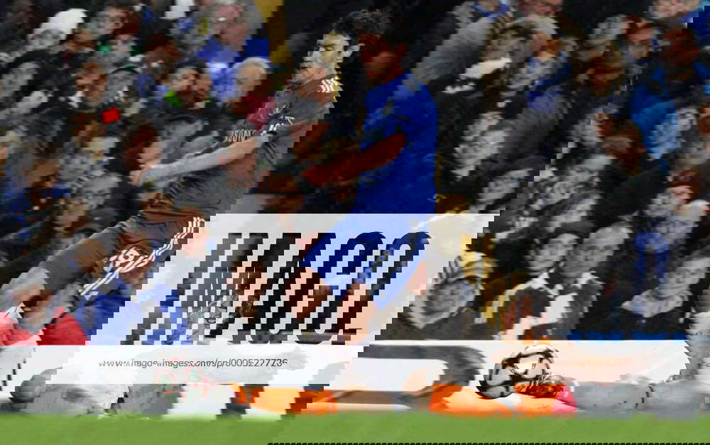 CHELSEA FC LONDON - APOEL NIKOSIA - YURI ZHIRKOV (Chelsea, li.) gegen ...