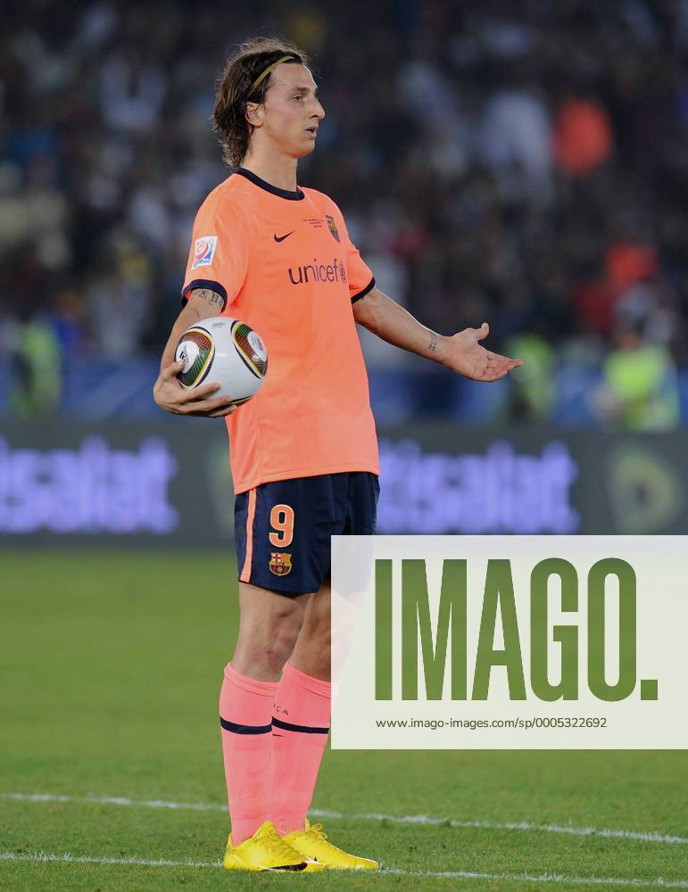 FC Barcelona Zlatan Ibrahimovic (Barca) mit Ball
