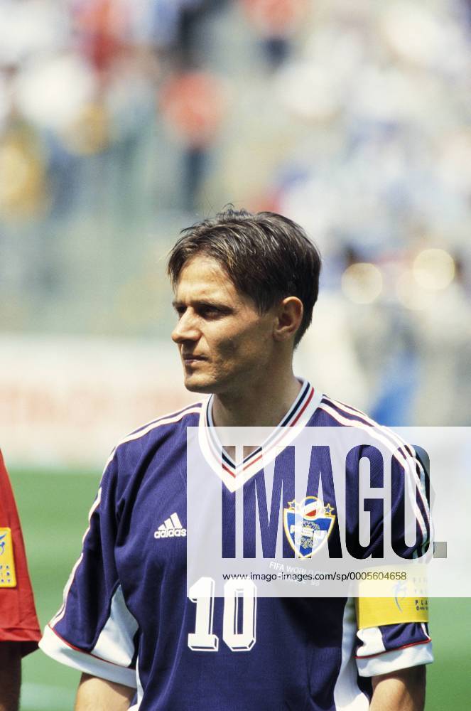 Dragan Stojkovic, Football : Yugoslavia captain Dragan Stojkovic before ...