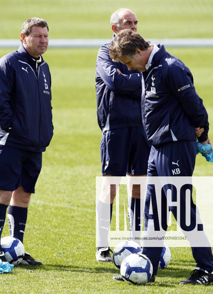 Tottenham Hotspur s assistant coaches Clive Allen (L) and Kevin Bond ...