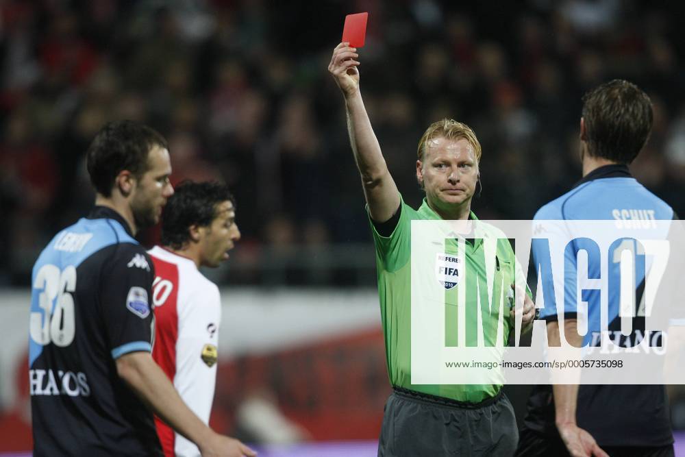Referee Kevin Blom, Jacob Lensky, Mounir El Hamdaoui, Alje Schut AZ ...