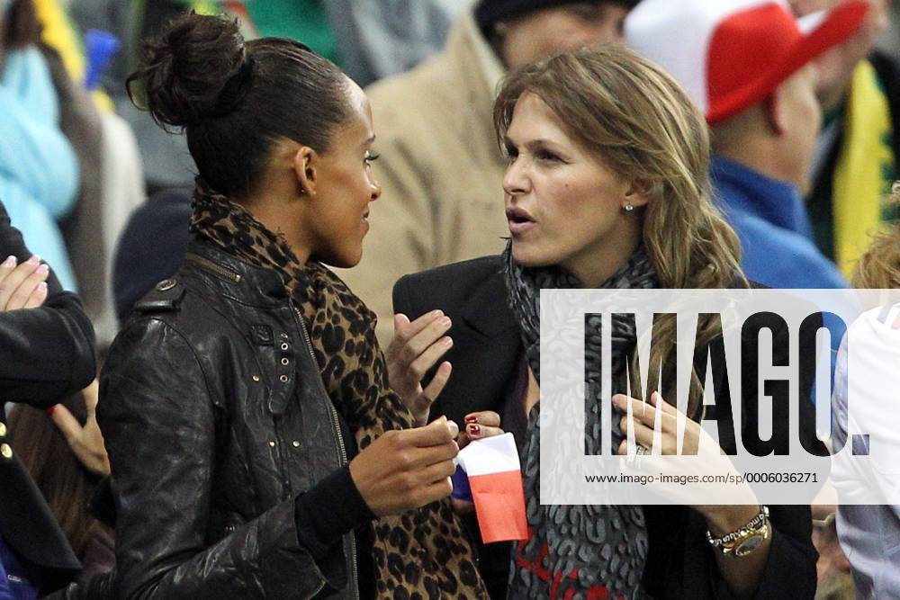 Spielerfrauen FRA - Charlene Suric (Freundin von Gael Clichy, li. ) und ...