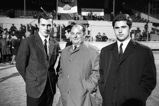 Trainer Zlatko Tschik Cajkovski (Mitte) zwischen Rudolf Nafziger (li ...