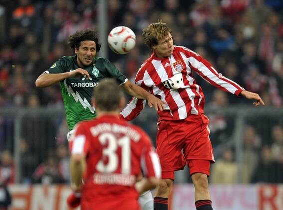 DFB Pokal - FC Bayern München vs. Werder Bremen, in der Allianz-Arena München - Torwart Sebastian