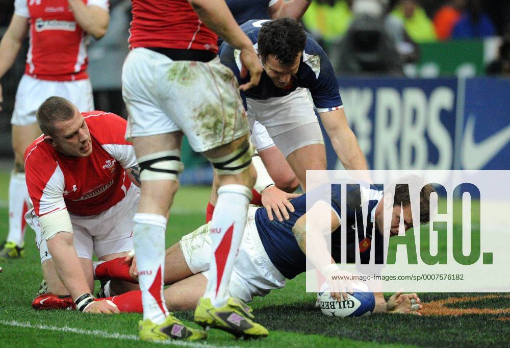 Rugby 4 Nationen Turnier in Paris Frankreich (blau) vs. Wales (rot ...