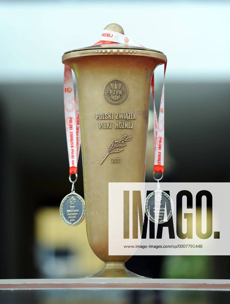 Lech Posen (blau) - Legia Warschau (rot), Pokal und Medaille 20110503 ...