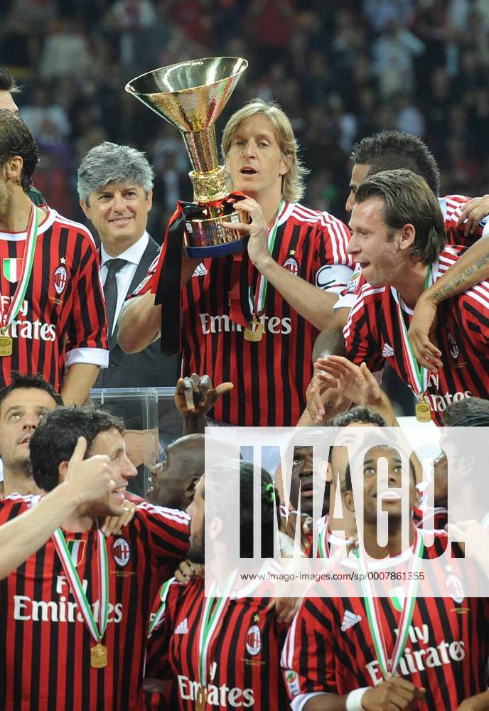AC Milan ist italienischer Meister 2011 Massimo Ambrosini mit dem ...