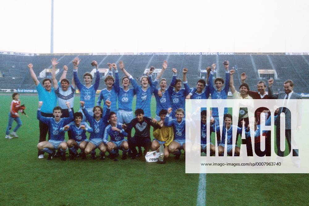 Siegerfoto deutscher B Jugend Meister 1986 1987 Bayer 05 Uerdingen u.a ...