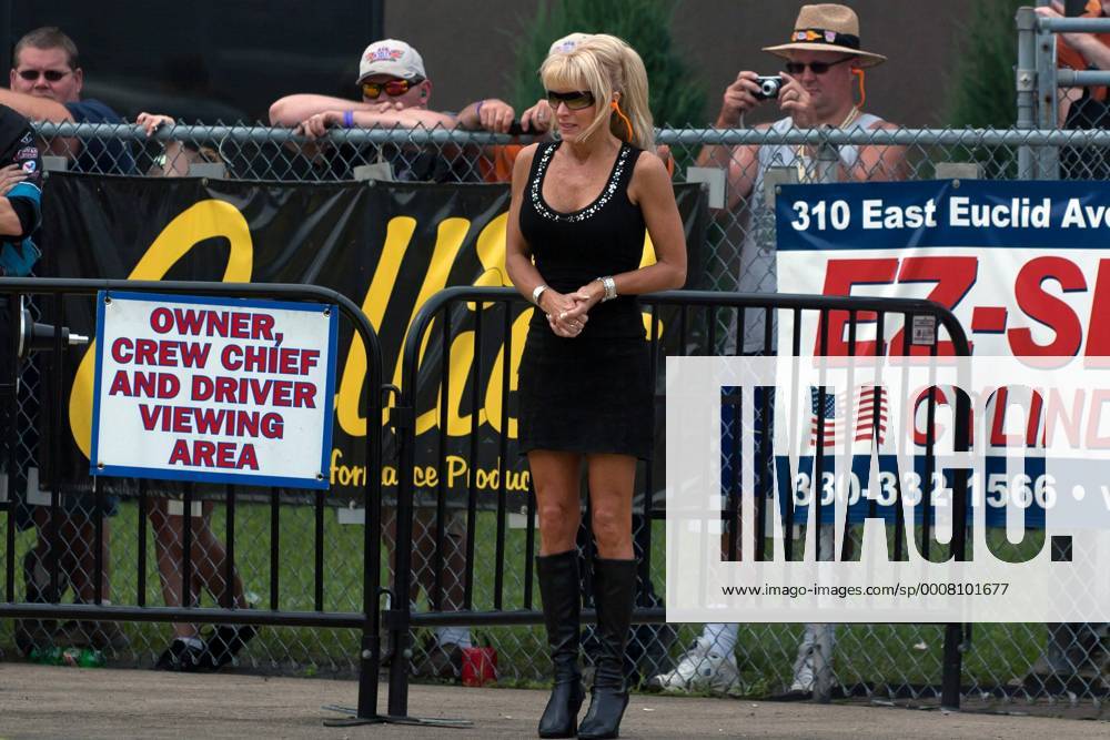 Owner, crew chief and driver viewing area - Norwalk, Ohio, U.S - Alice ...