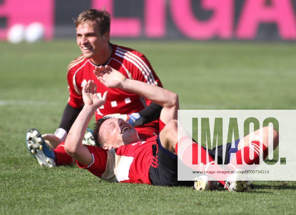 Ivica Olic und Torwart Rouven Sattelmeier (FC Bayern) gut gelaunt ...