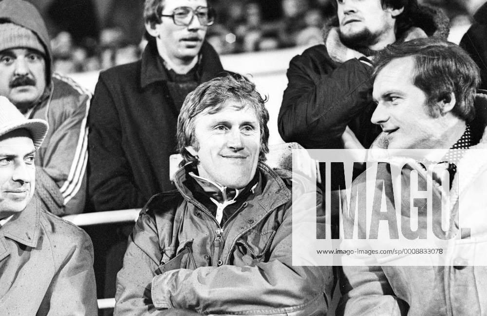 Nationaltrainer Jacek Gmoch (Polen, Mitte) Nationaltrainer