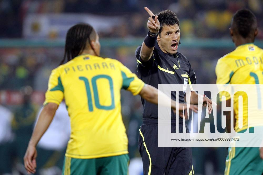 Steven Pienaar of South Africa (L),Teko Modise of South Africa (R ...