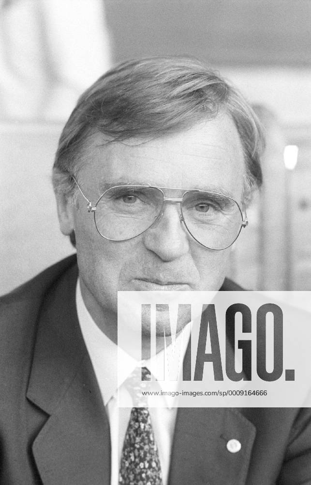 Manfred Germar (Sportfunktionär) 08 85 ru Manfred Germar im August 1985 ...