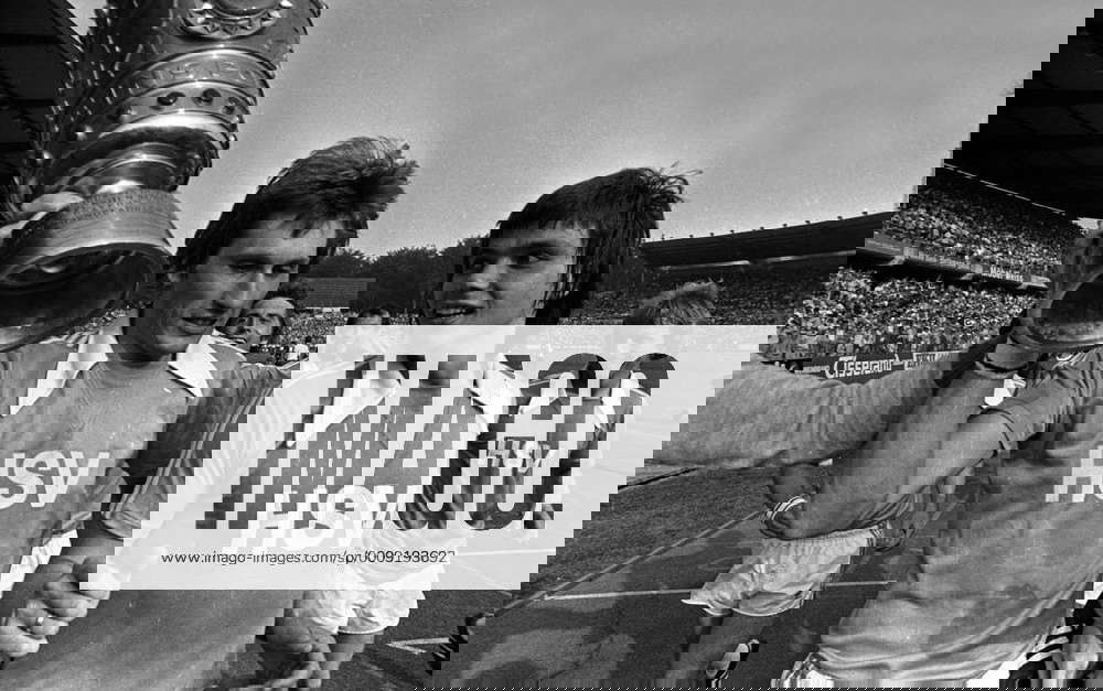 Manfred Kaltz (li.), Peter Hidien (Mitte) und Caspar Memering (re ...