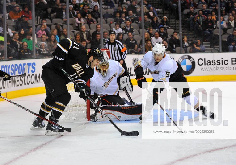 December 19, 2011: Dallas Stars center Jake Dowell 11 back hands the ...