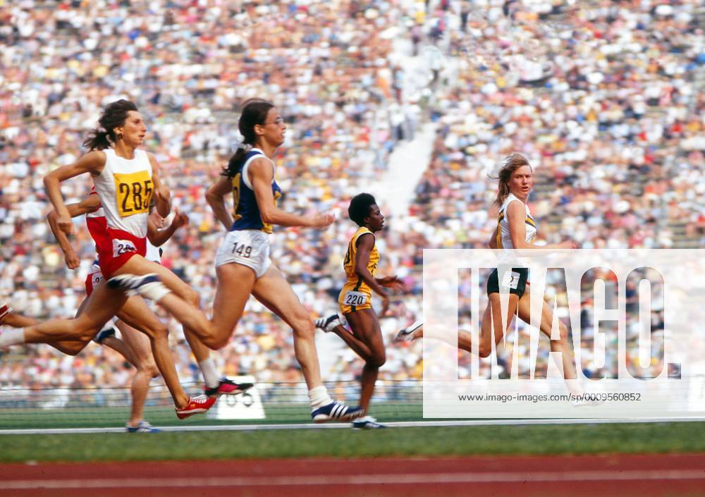 Womens 200m - Munich Olympics 1972 Raelene Boyle - Australia leads the race