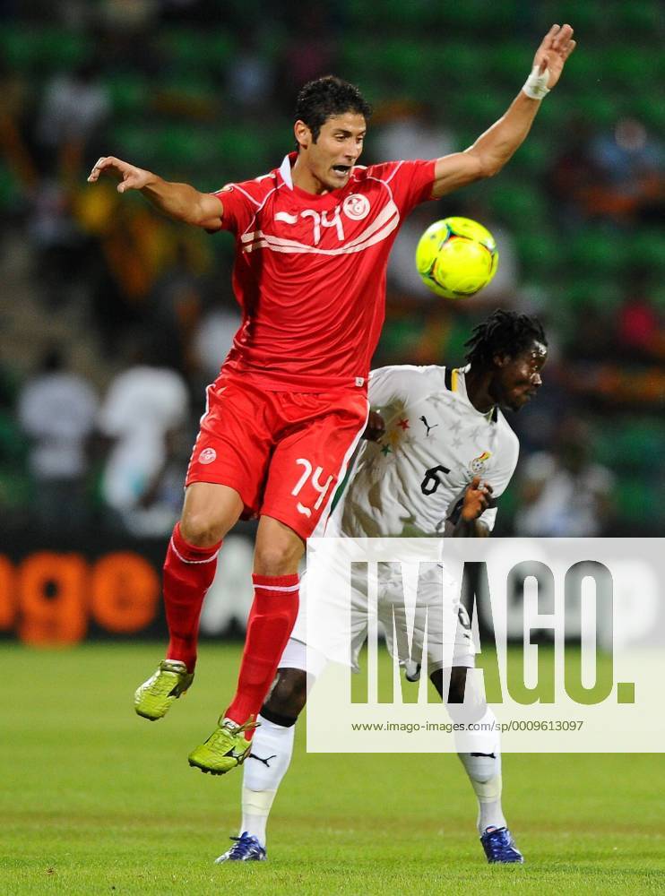 Majdi Traoui (Tunisie) contre Anthony Annan (Ghana) Football : Tunisie ...