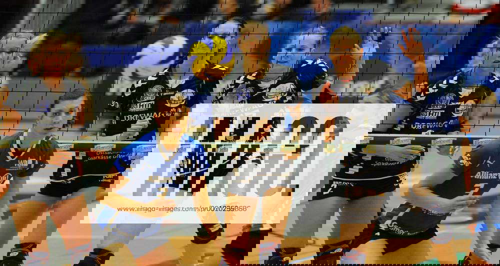 Hinterm Netz: Mareen Apitz, Stefanie Karg und Anne Matthes (alle ...