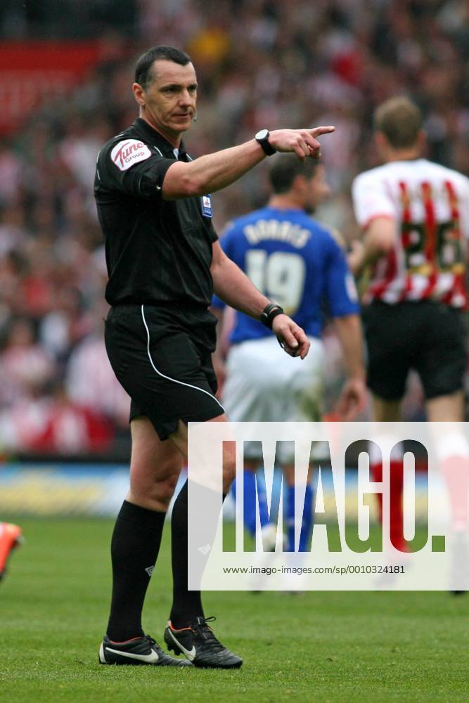Football - Championship - FC Southampton vs. FC Portsmouth Referee Mr ...