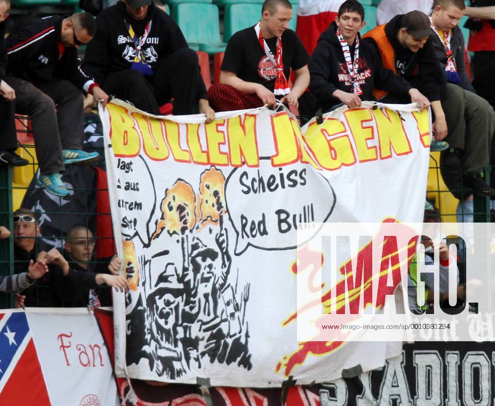 Fans Halle Fankurve Plakat Transparent Bullen Jagen Scheiss Red Bull 14 ...