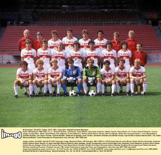 Kader VfB Stuttgart 1981 1982, hi.v.li.: Richard Steimle, Jörn Braun ...
