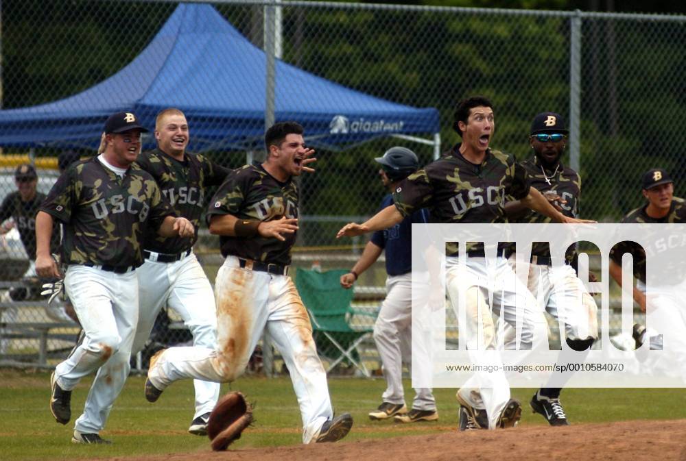 Beaufort, SC, USA - South Carolina Beaufort s Miles Galvin, center ...